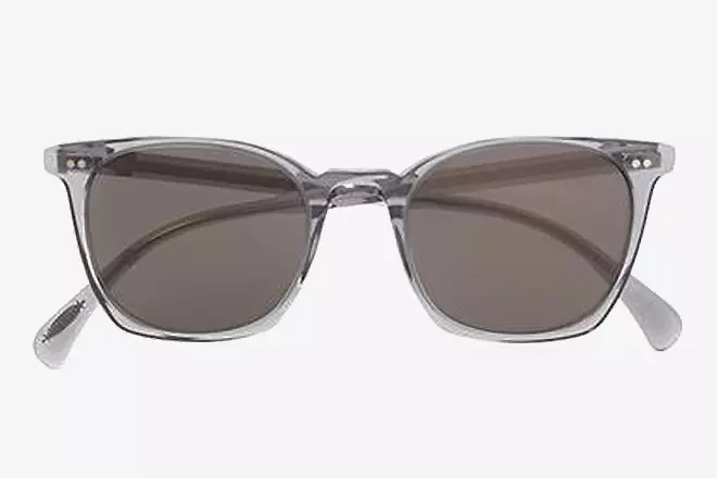 Shades Slick: 15 Wayfarer Sunglasses is Fearr Do na bhFear 15586_10