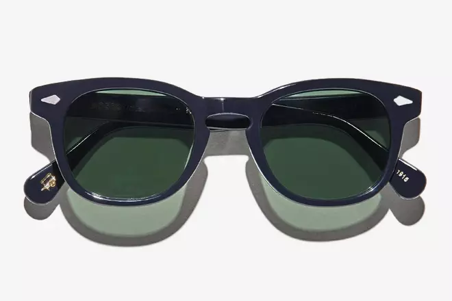 Slick Shades: 15 Qhov Zoo Tshaj plaws Wayfarer looj tsom iav dub rau txiv neej 15586_11