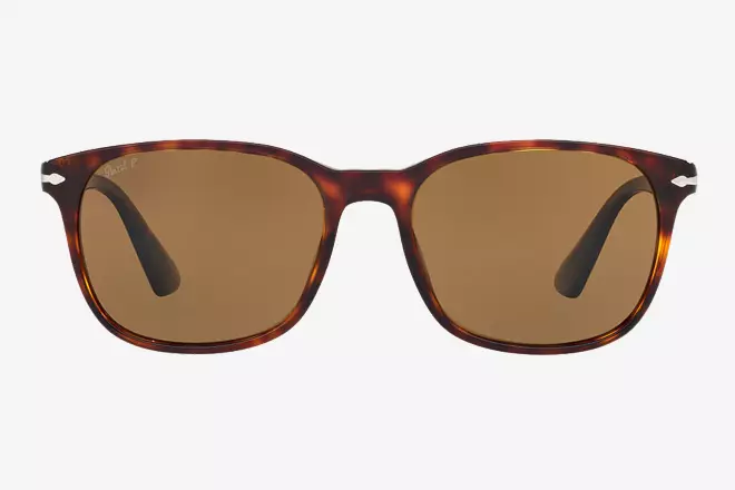 Slick Shades: 15 Qhov Zoo Tshaj plaws Wayfarer looj tsom iav dub rau txiv neej 15586_8