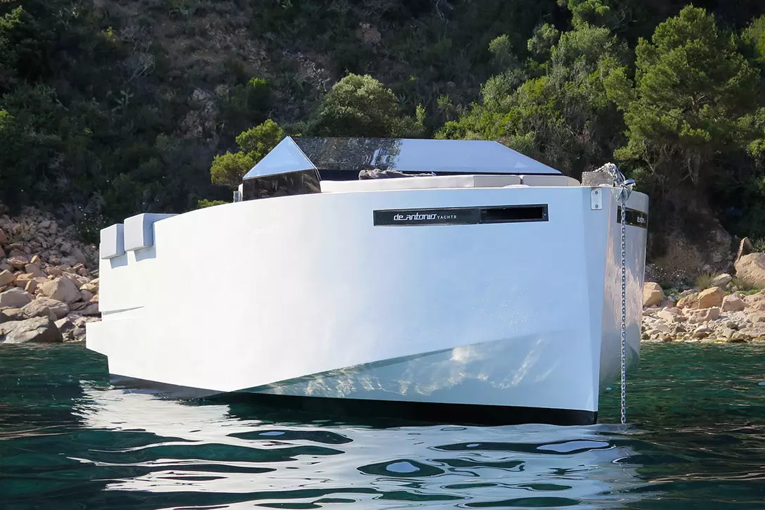 De Antonio Yachts 2