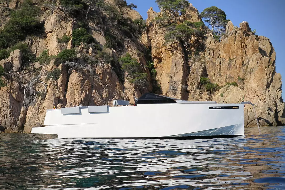 De Antonio Yachts 0