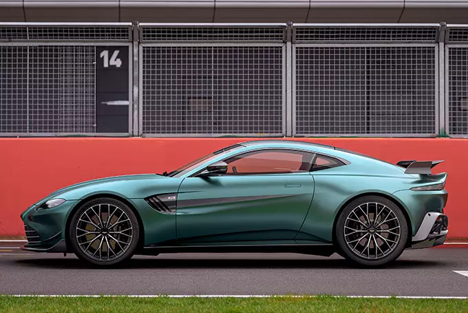 2021 Aston Martin Vantage F1 Edition 15822_2