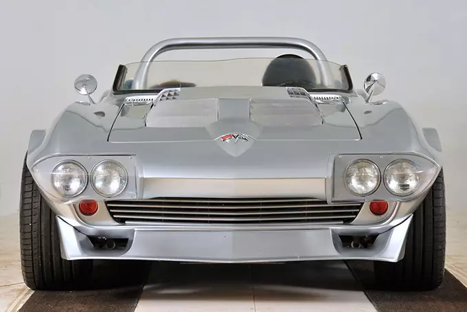 Blok aukcyjny: Chevy Corvette Fast Five Movie Car z 1963 r. 15898_1