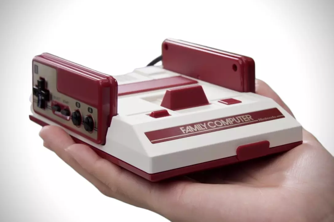وحدة التحكم الكلاسيكية المصغرة من Famicom 01