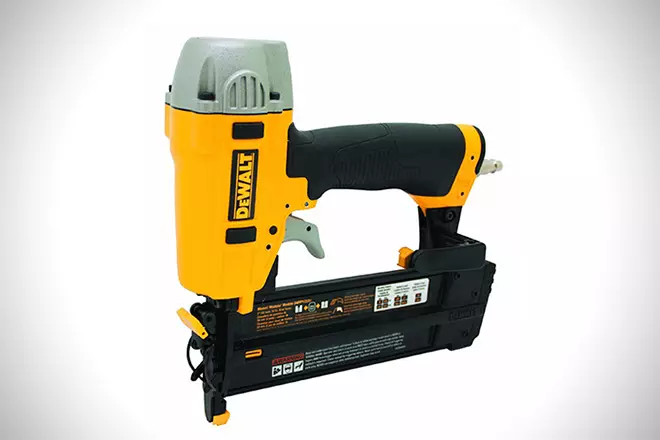 DEWALT Pneumatic Brad Nailer Kit