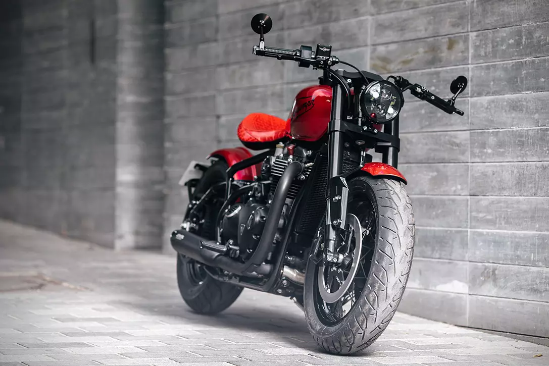 2017 Triumph Bonneville Bobber па мадыфікацыі матацыклаў 16171_1