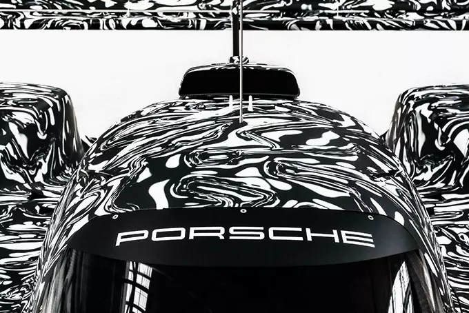 Прототип гоночного автомобіля Porsche LMDh 16377_1