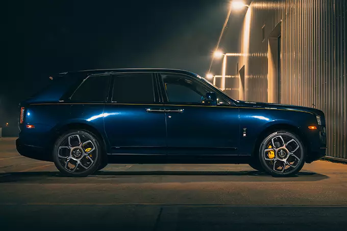 2021 Rolls Royce Cullinan svart märke 16670_2