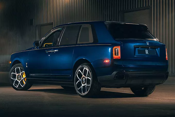 2021 Rolls Royce Cullinan svart märke 16670_3