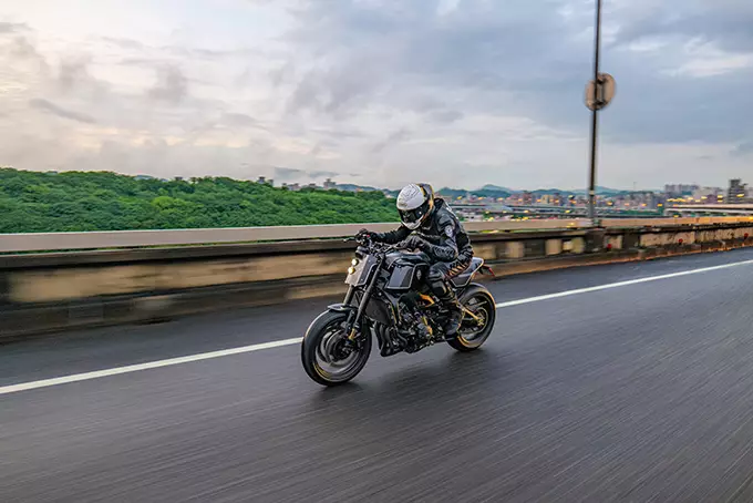 Yamaha XSR900 'FasterTracker' By Ufundi Mbaya 16807_3