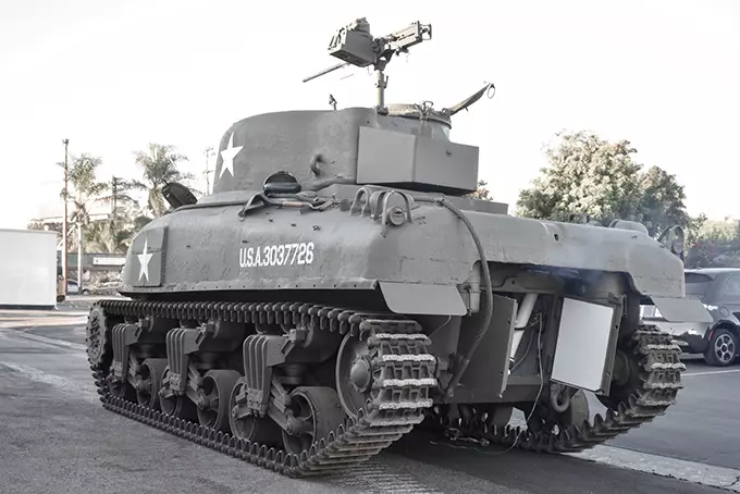 Auction Block: 1943 Sherman M4A1 Tank 17552_2