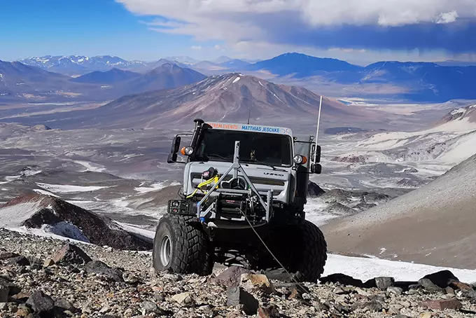 Caminhão de expedição Mercedes-Benz Unimog U 5023 18255_1