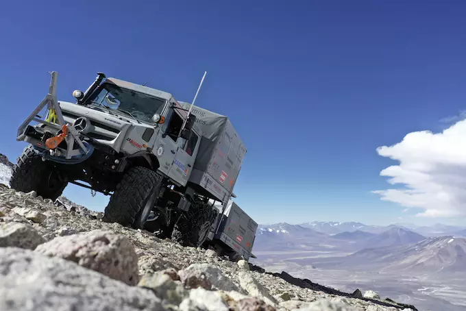 Caminhão de expedição Mercedes-Benz Unimog U 5023 18255_2