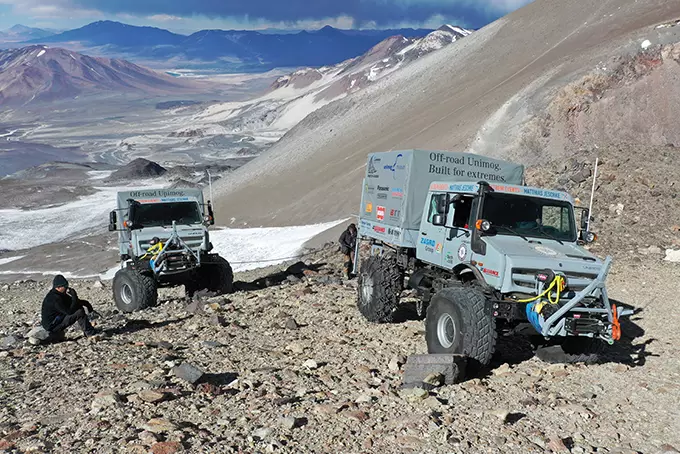 Caminhão de expedição Mercedes-Benz Unimog U 5023 18255_3