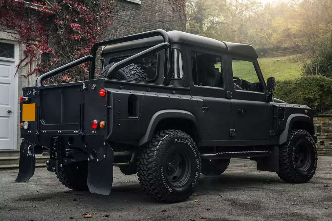 2015 წლის Land Rover Defender 110 „ვულკანური“ Kahn Design-ის მიერ 1831_2