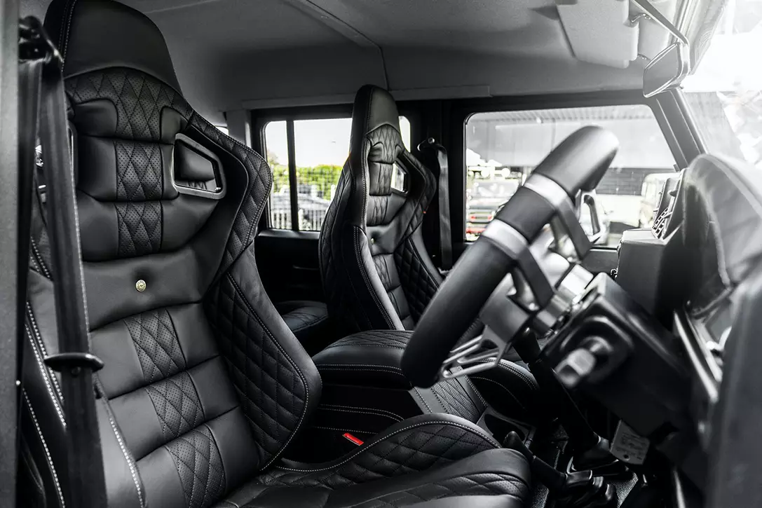 2015 Land Rover Defender 110 'וואָלקאַניק' דורך Kahn Design 1831_4