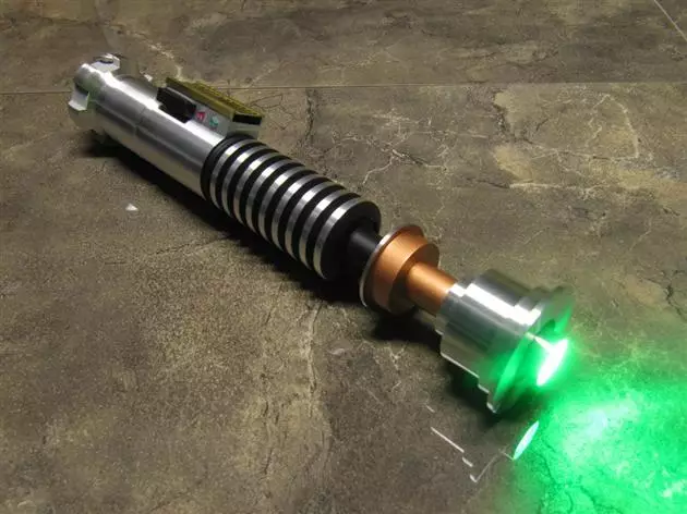 I-Battle Sabers ye-LED Star Wars Lightsabers (5)