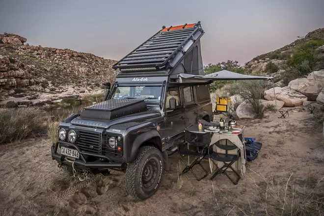 Land Rover Defender Icarus ni Alu-Cab