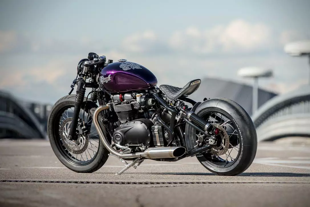 Triumph Bonneville 'Tazony, mandehana haingana' avy amin'ny Racers Cafe Midina sy mivoaka6