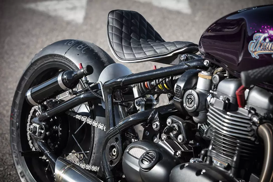 Triumph Bonneville 'Hold On, Go Fast' door Down and Out Cafe Racers