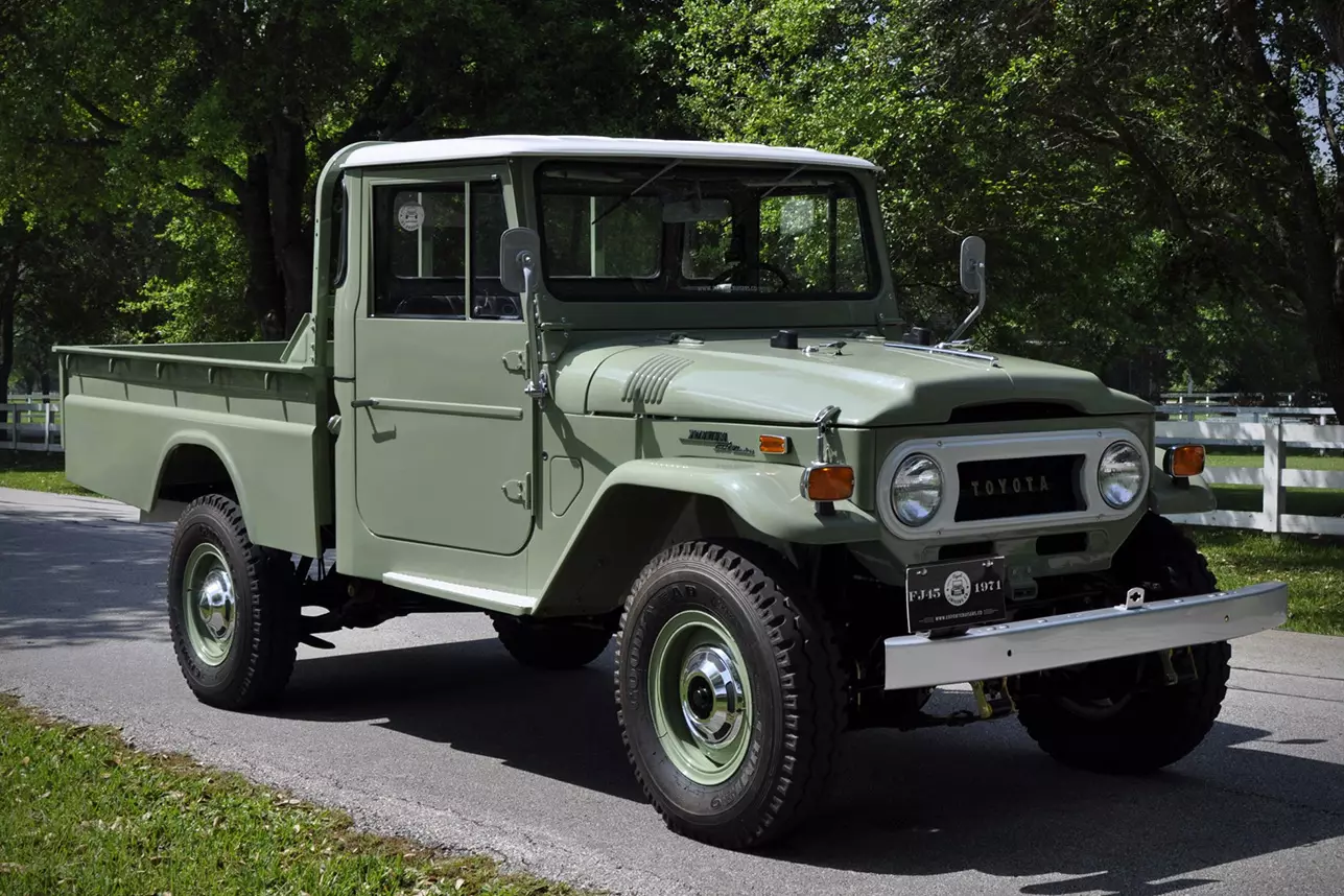 Bloka mezadê: 1971 Toyota Land Cruiser FJ45