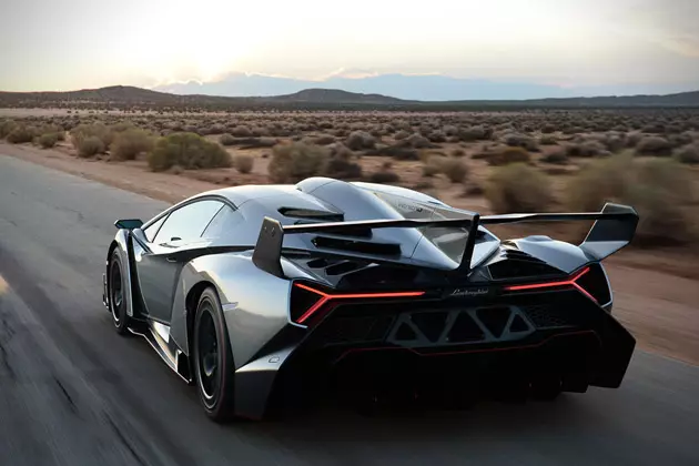 4 7 millions de Lamborghini Veneno 6