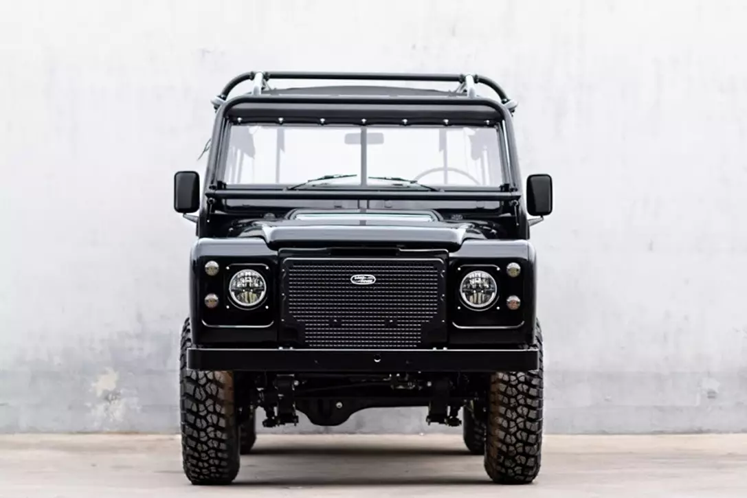 1983 թ. Land Rover Defender «Petrol V8» CoolnVintage-ի կողմից 19252_1