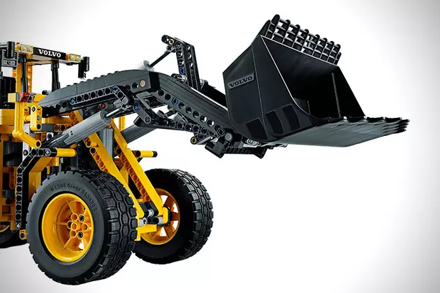 Колесный погрузчик LEGO Technic Volvo L350F 2