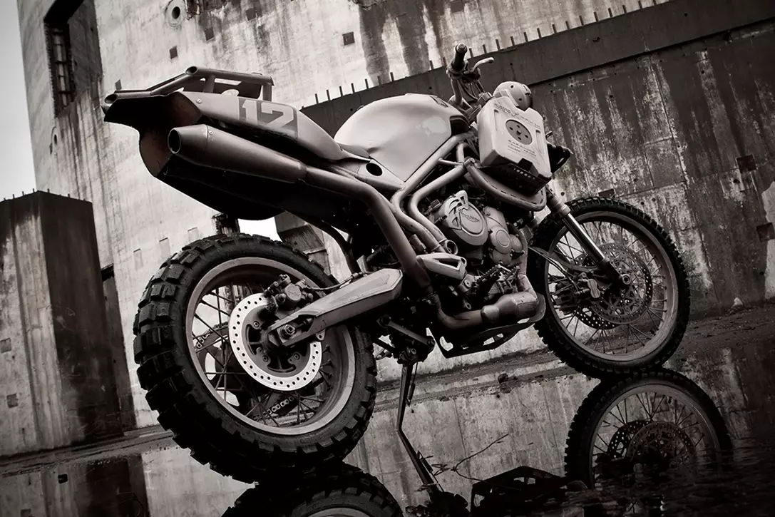 Ikoon Triumph Tiger 800xc 1