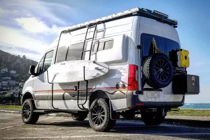 'Beast Mode' Camper Van ໂດຍ Storyteller Overland 20264_1