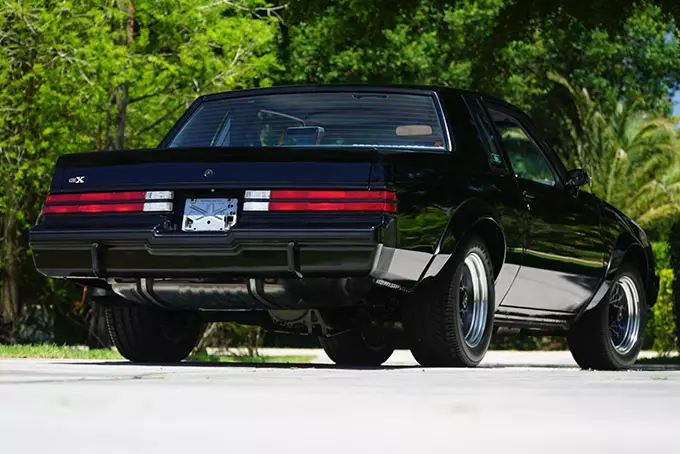 ساحة المزاد: 1987 Buick GNX مع 55 ميل 20314_2