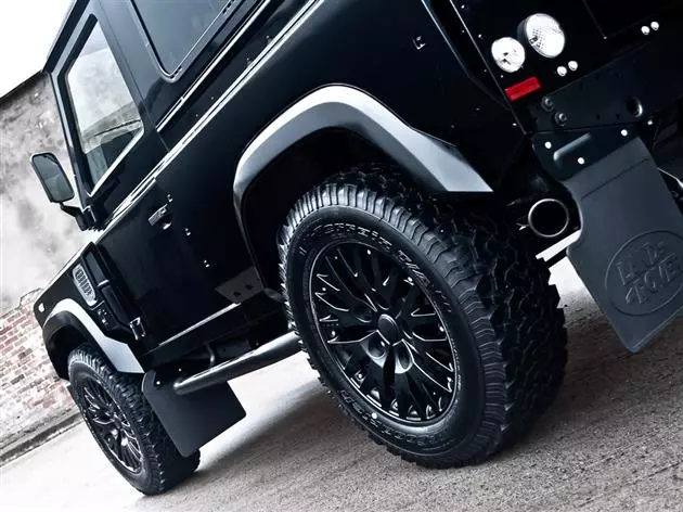 Land Rover Defender Harris Tweed Edition yolembedwa ndi Kahn Design (3)