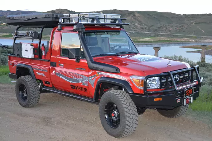 Enkante blokea: 1993 Toyota Land Cruiser R2.8 Profitt's Resurrection By 20515_1