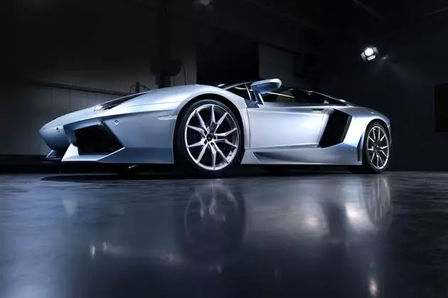 람보르기니 Aventador LP 700-4 로드스터 (5)