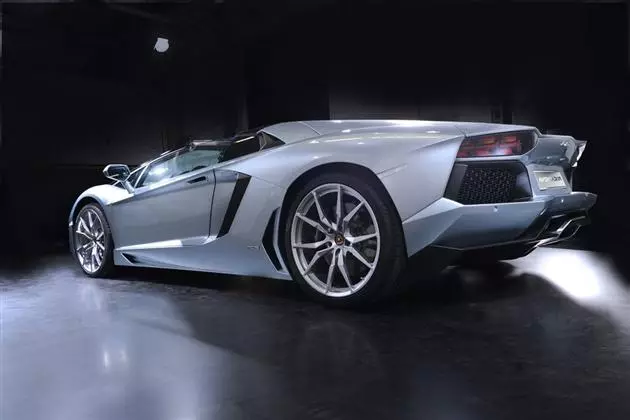 Lamborghini Aventador LP 700-4 Roadster (3)