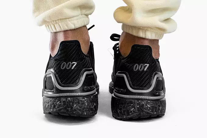 Adidas x James Bond Ultraboost 20 'Onweghị oge ịnwụ' Sneaker 21044_3