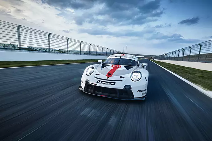 Cotxe de carreres Porsche 911 RSR 2019 21056_5