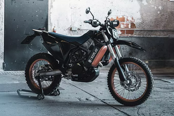 Husqvarna x REPLAY Custom 701 motocikli 21215_1