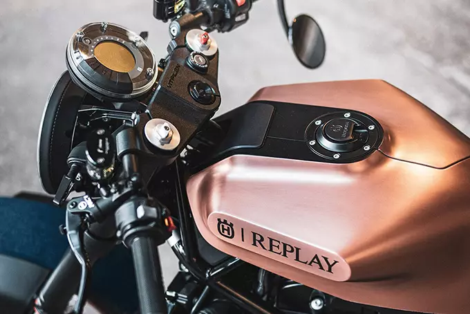 Husqvarna x REPLAY අභිරුචි 701 යතුරුපැදි 21215_2