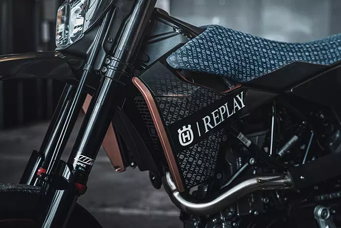 Husqvarna x REPLAY අභිරුචි 701 යතුරුපැදි 21215_4