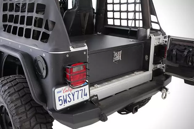 Smittybilt 2 的 Jeep Storage Vault