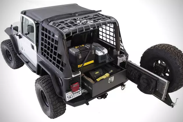 Smittybilt 5 的 Jeep Storage Vault