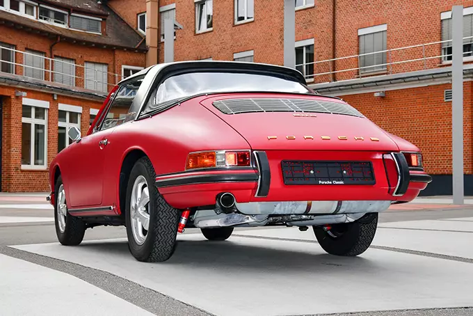 Porsche Classic 1967 911 S Targa зауытын қалпына келтіру 21303_2