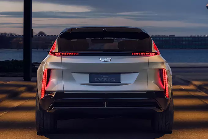 Cadillac All-Electric LYRIQ Show Car 21491_3