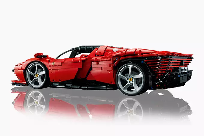 LEGO TECHNIC Ferrari Daytona SP3 21692_2