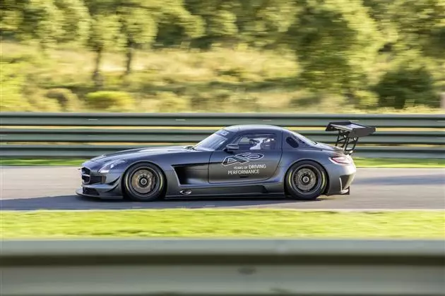 የመርሴዲስ ቤንዝ SLS AMG GT3 45ኛ ዓመት እትም (3)