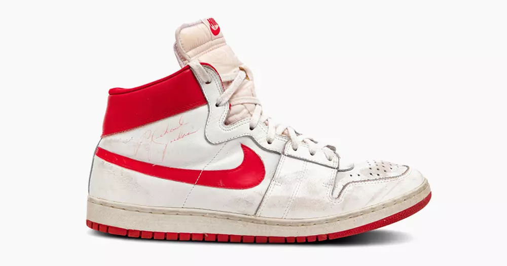 Michael Jordan ගේ Game-Worn Nike Air Ship Sneakers