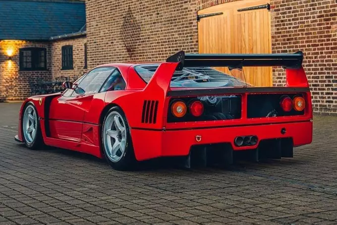 Ferrari F40 LM z roku 1990 22292_2