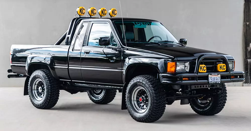 වෙන්දේසි කොටස: 1985 Toyota SR5 'Back to the Future' පිකප්