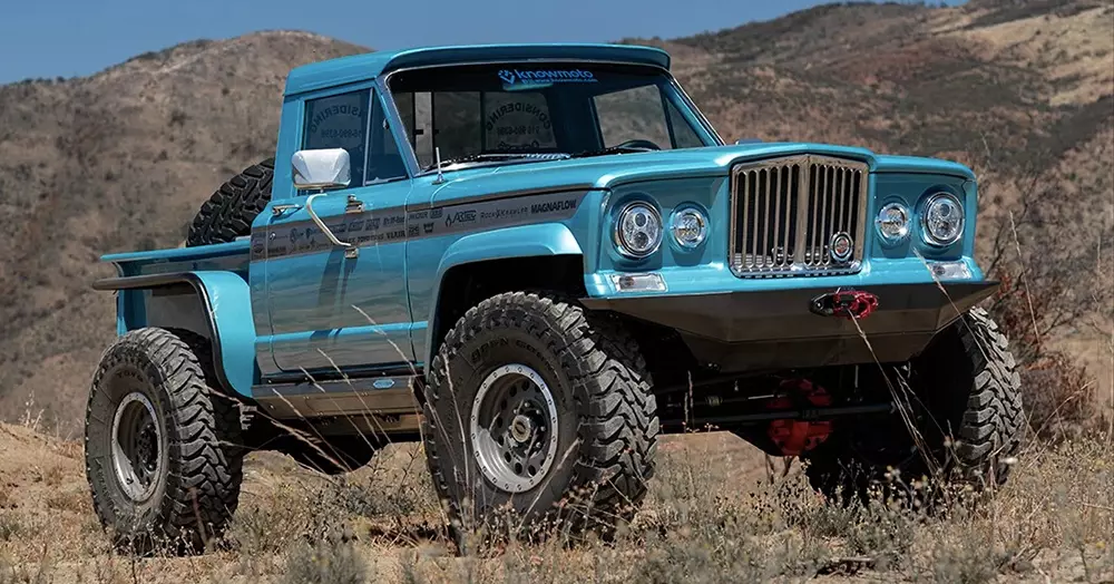 Блок аукциона: внедорожник Jeep Gladiator 1969 года выпуска.